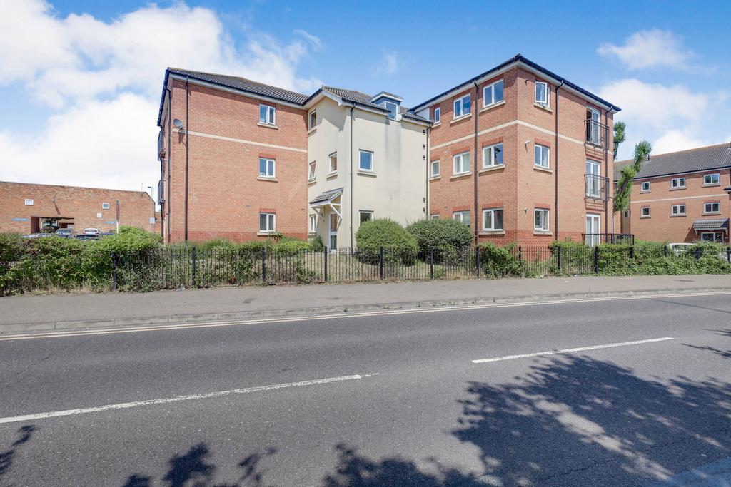 Crosse Courts, Basildon, SS15 2 bed flat - £230,000