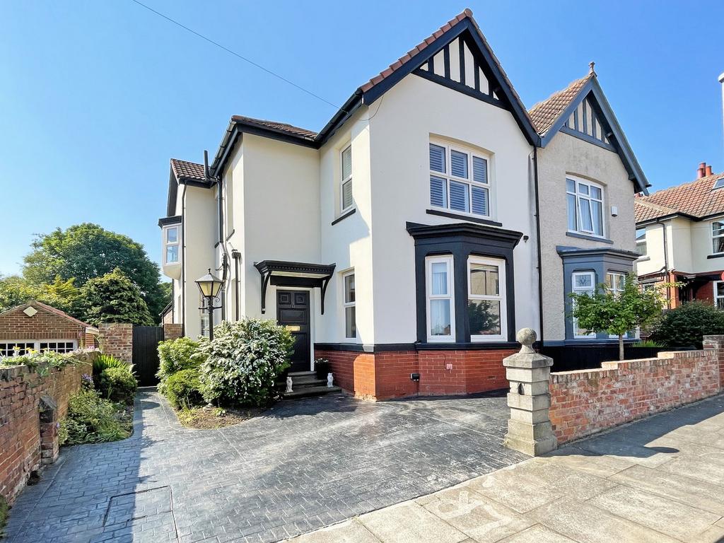 South Drive, Hartlepool, TS26 4 bed semi-detached house - £310,000