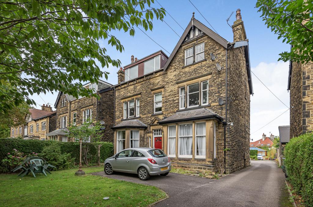 Street Lane, Leeds, West Yorkshire, UK, LS8 2 bed property - £1,000 pcm ...