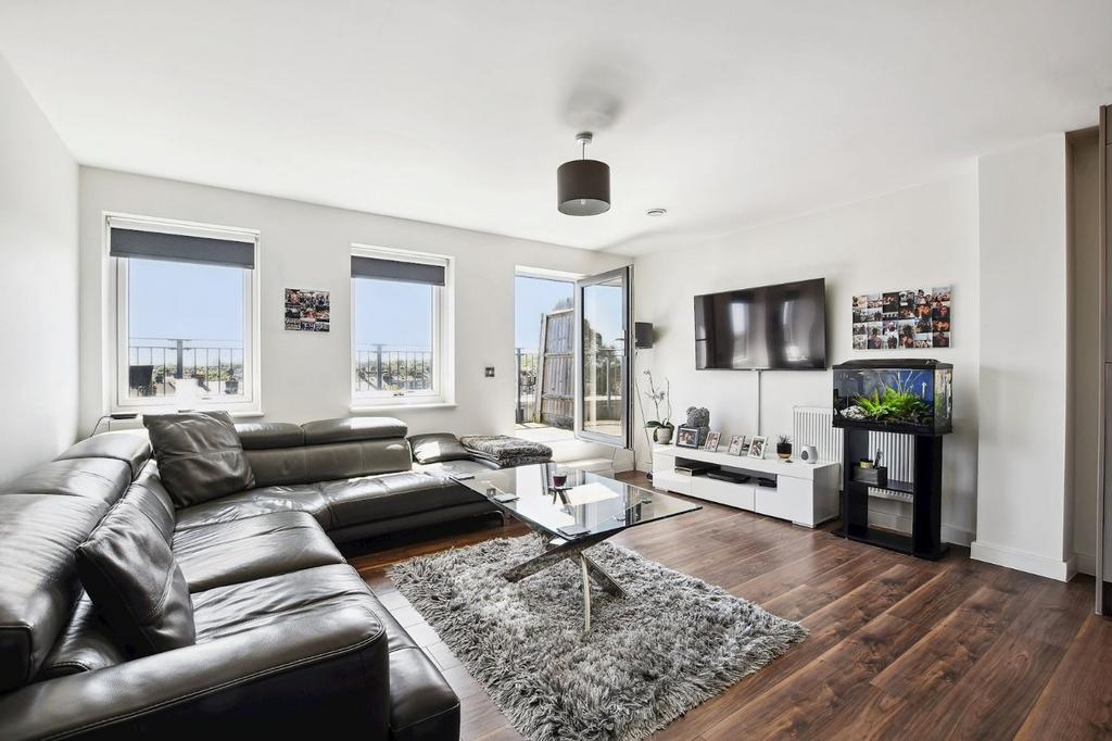 Telford Road, London, N11 2 bed apartment - £292,500