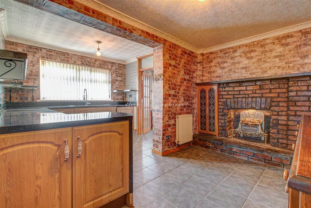 System Street, Cardiff 5 bed end of terrace house - £295,000