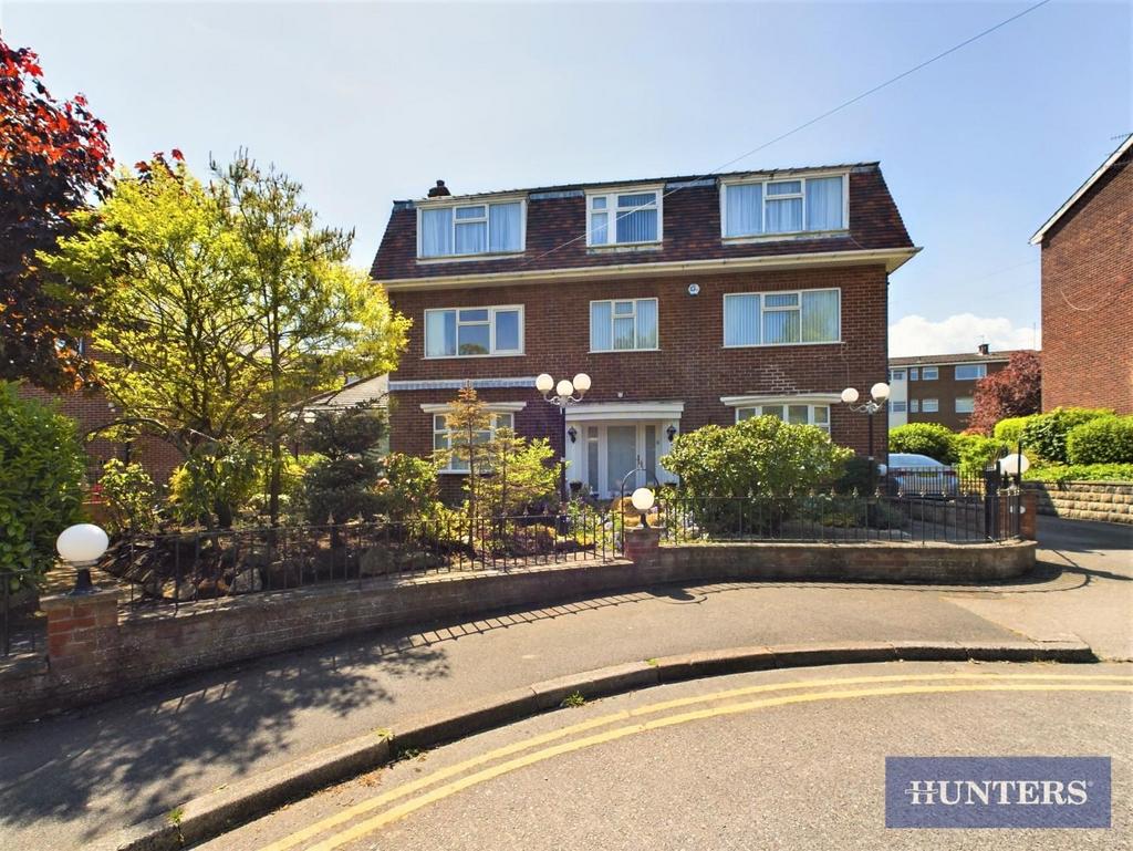 Burniston Road, Scarborough, YO12 12 bed detached house for sale - £580,000
