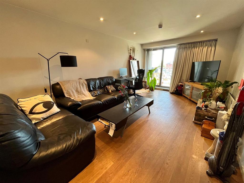 Castlegate, 2 Chester Road, Manchester 2 bed apartment - £1,300 pcm (£ ...