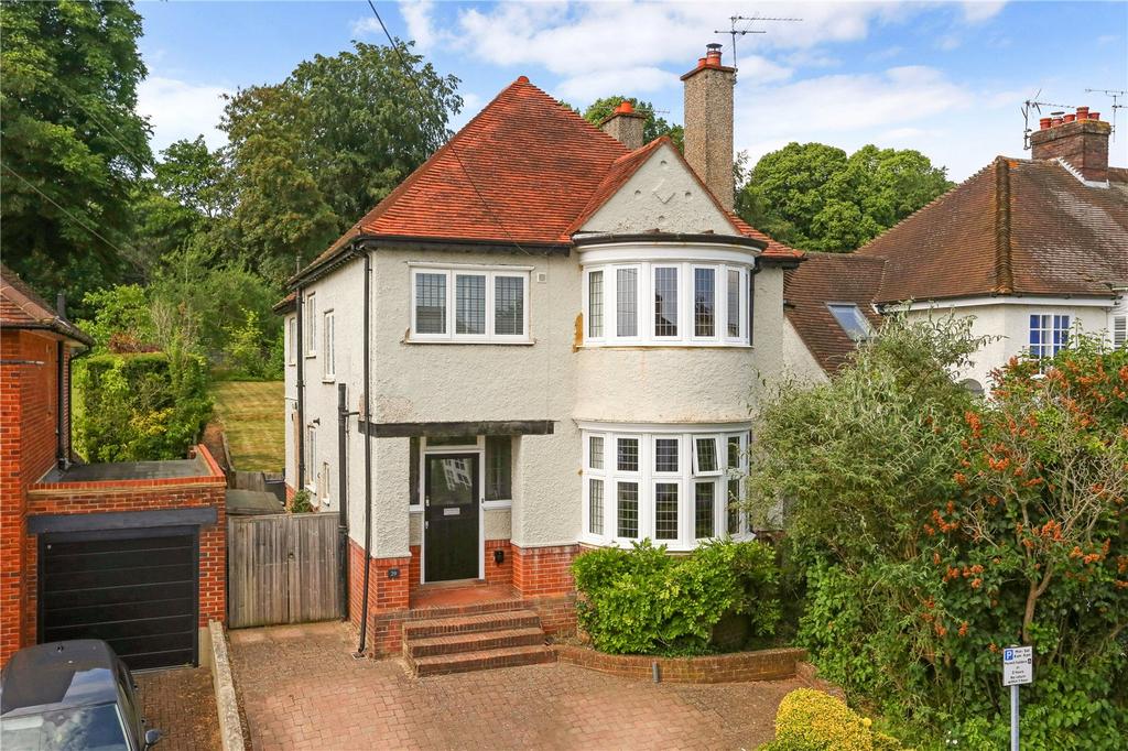 High Park Road, Farnham, Surrey, GU9 3 bed detached house - £1,080,000
