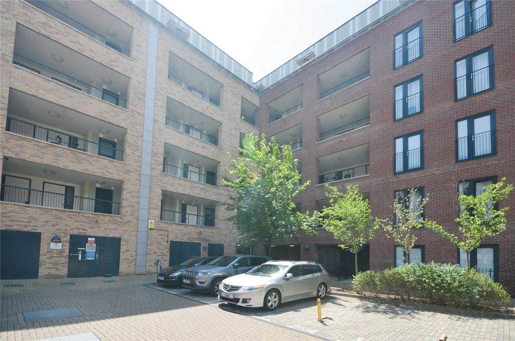 Arc Court, Maxwell Road, Romford, Essex, RM7 2 bed apartment to rent ...