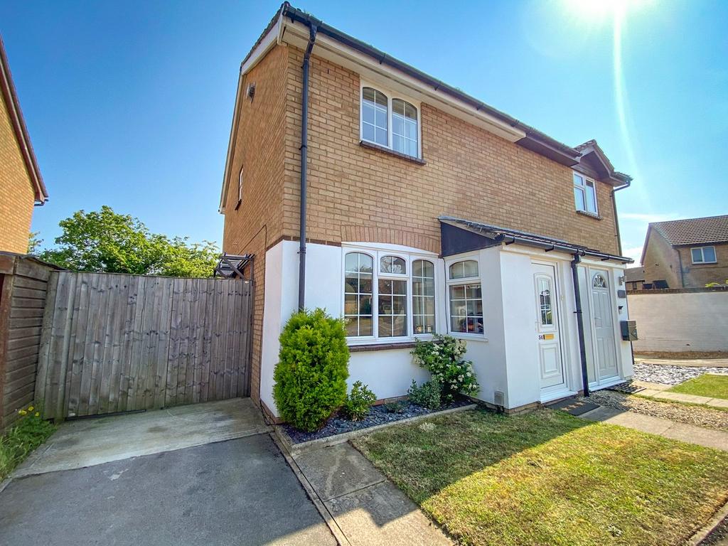 Heather Close, Carterton, Oxfordshire, OX18 3 bed semi-detached house ...