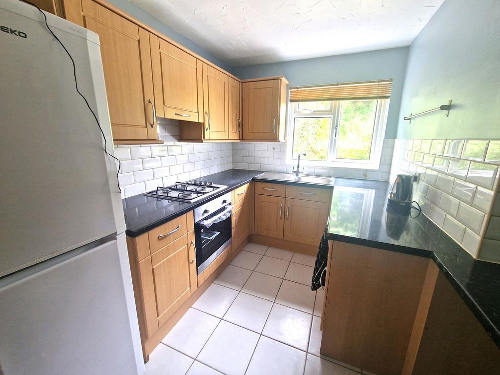 Lynmouth Crescent, Rumney, Cardiff. CF3 2 bed flat - £850 pcm (£196 pw)