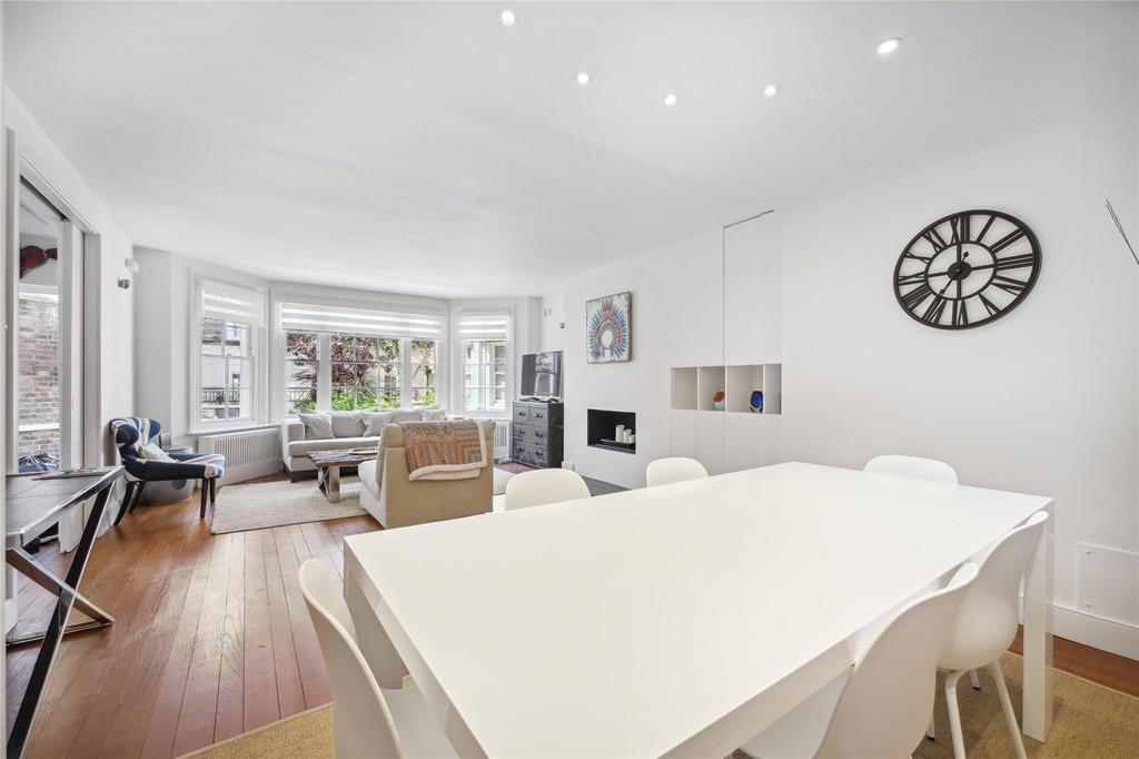 Cobham Court, 2 Chester Close, London 2 bed flat - £5,633 pcm (£1,300 pw)