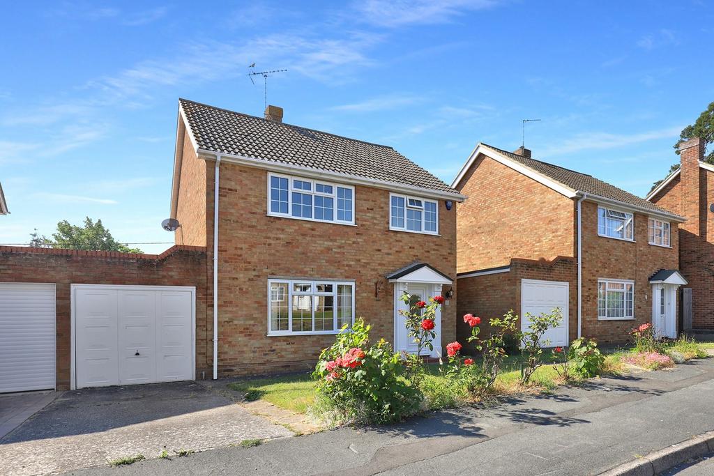Bois Hall Gardens, Halstead, CO9 3 bed detached house for sale - £380,000