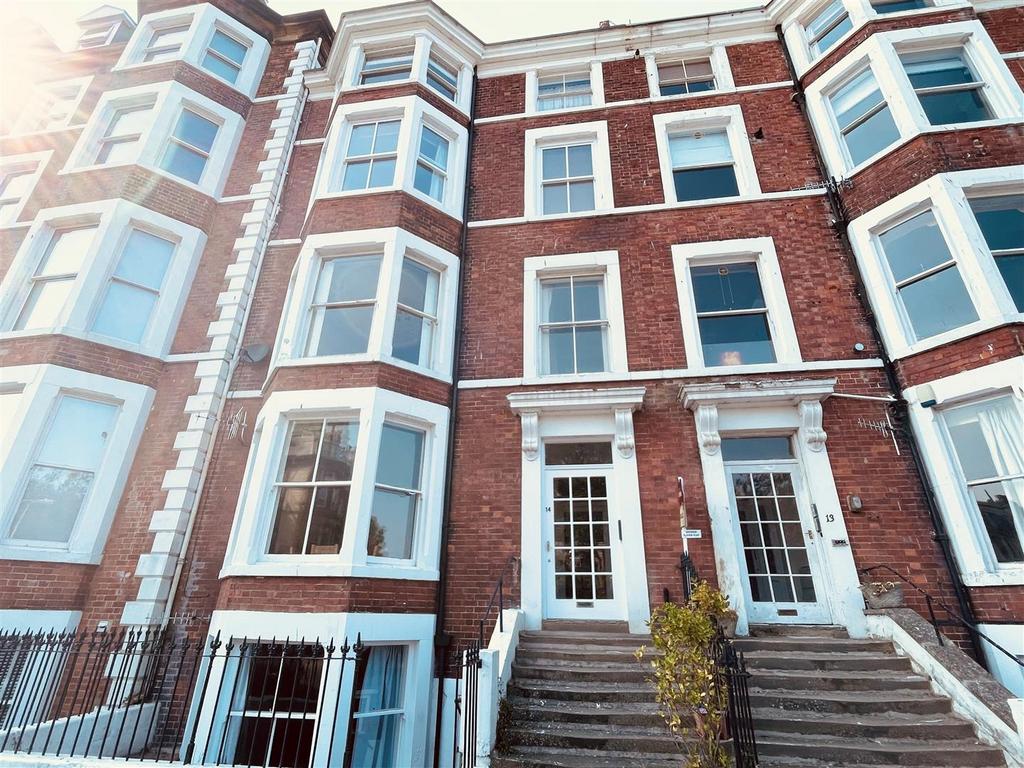 Prince Of Wales Terrace, Scarborough 2 bed apartment - £700 pcm (£162 pw)