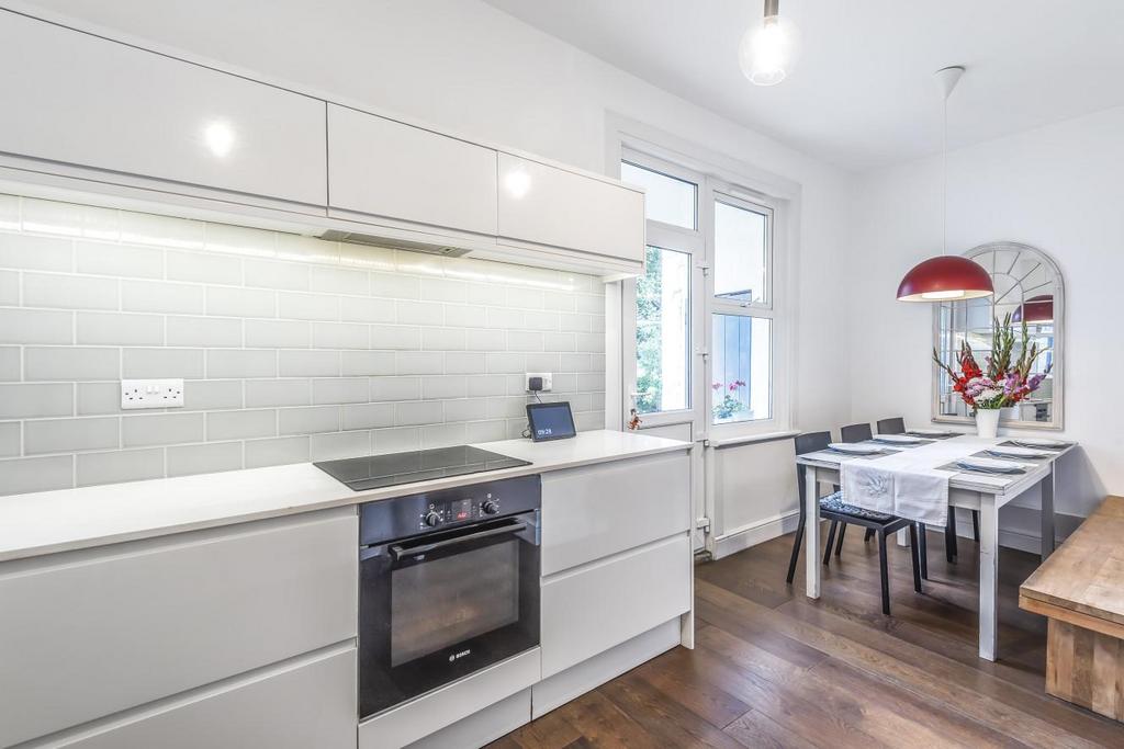 Northcote Avenue, Ealing 3 bed flat - £615,000