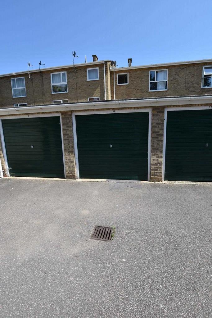 Single garage for rent, Thorpe Road... Garage - £78 pcm (£18 pw)