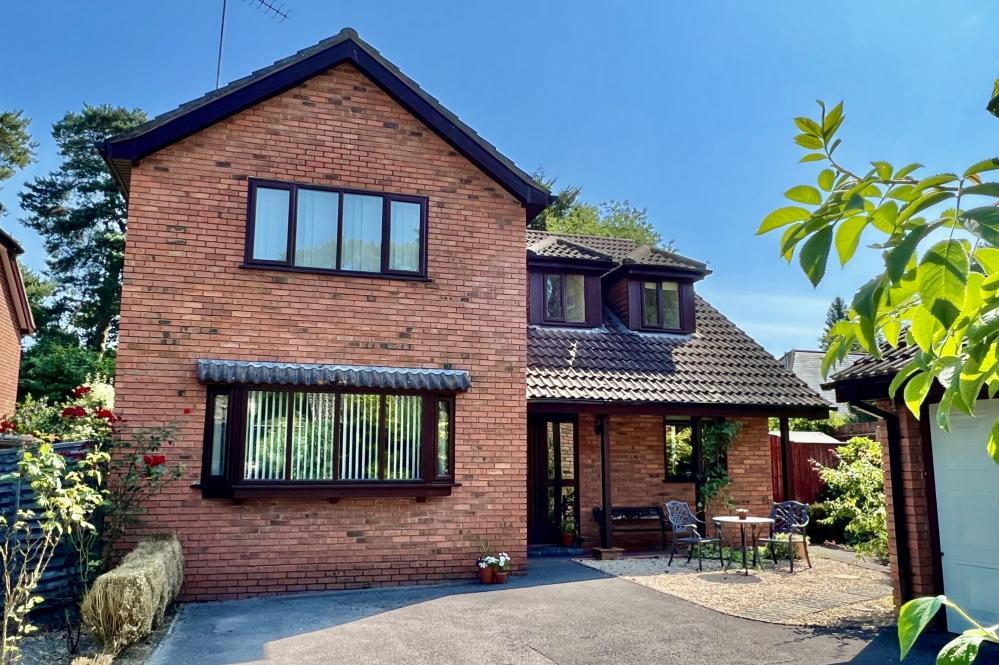 Ringwood, BH24 2NQ 5 bed detached house - £550,000