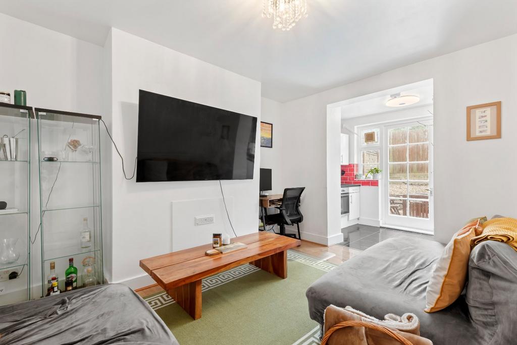Aldebert Terrace, London 1 bed flat - £1,950 pcm (£450 pw)