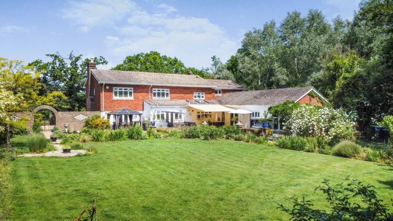 Rusper Road, Ifield, RH11 5 bed house for sale - £1,250,000