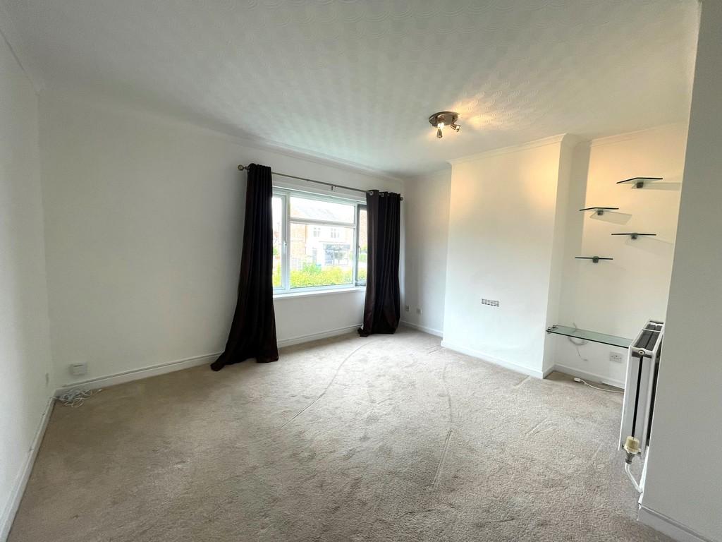 Bird Hall Lane, Cheadle Heath 2 bed apartment - £750 pcm (£173 pw)