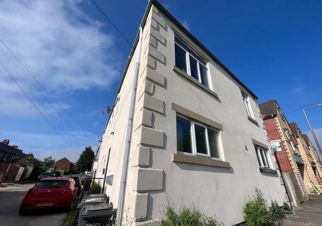 Barugh Green Road, Barugh Green... 2 bed flat - £550 pcm (£127 pw)