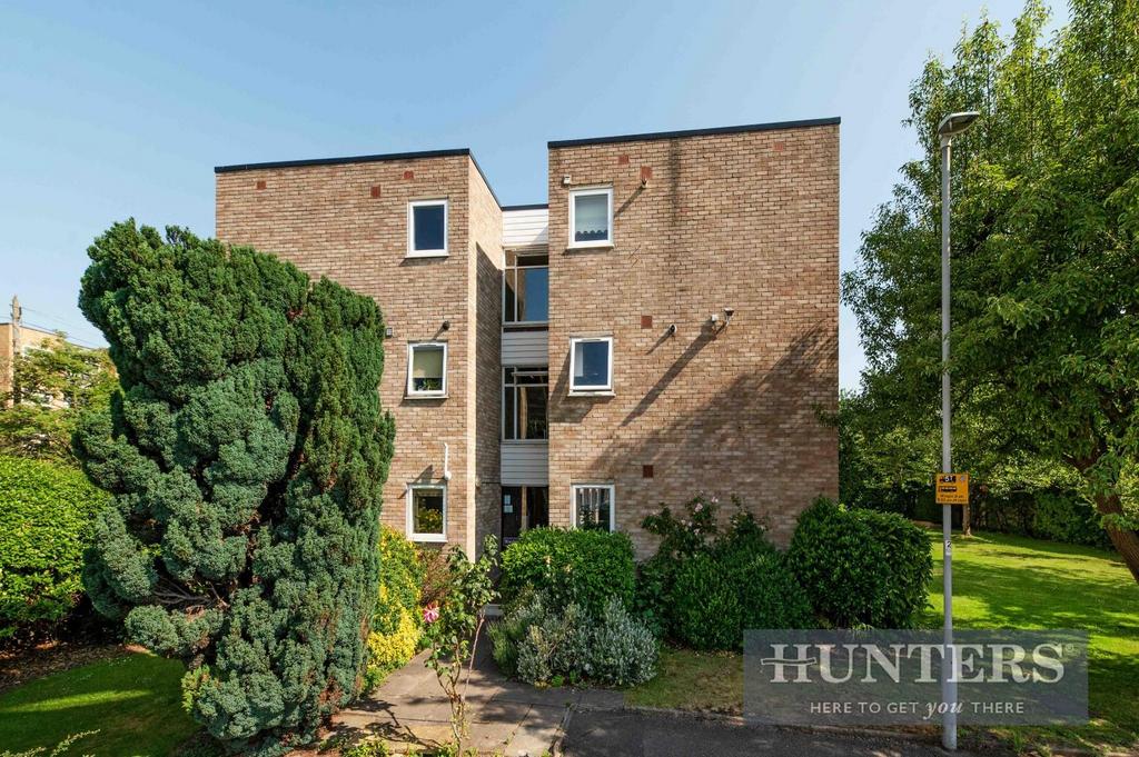 Lambourn Grove, Kingston Upon Thames 2 bed flat - £375,000