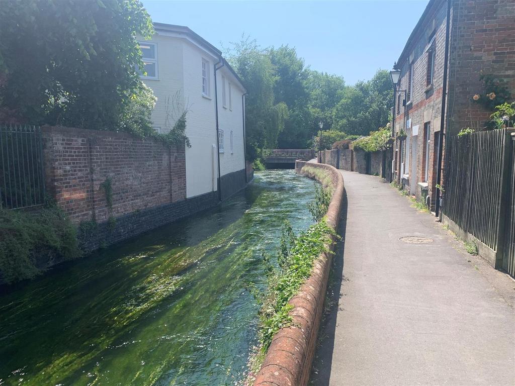 Water Lane, Salisbury 2 bed terraced house - £279,995