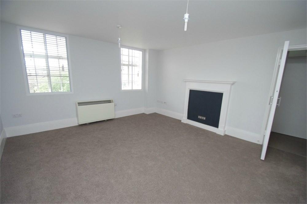 The Parade, Watford, WD17 2 bed apartment - £1,500 pcm (£346 pw)