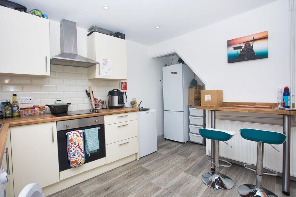 Tower Hamlets Road, Dover, CT17 5 bed terraced house - £325,000