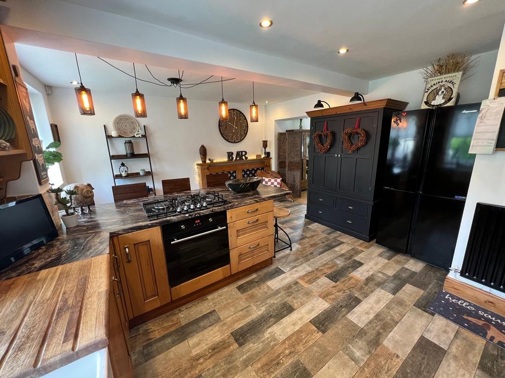 Llwynypia Road Tonypandy - Tonypandy 4 bed semi-detached house - £385,000