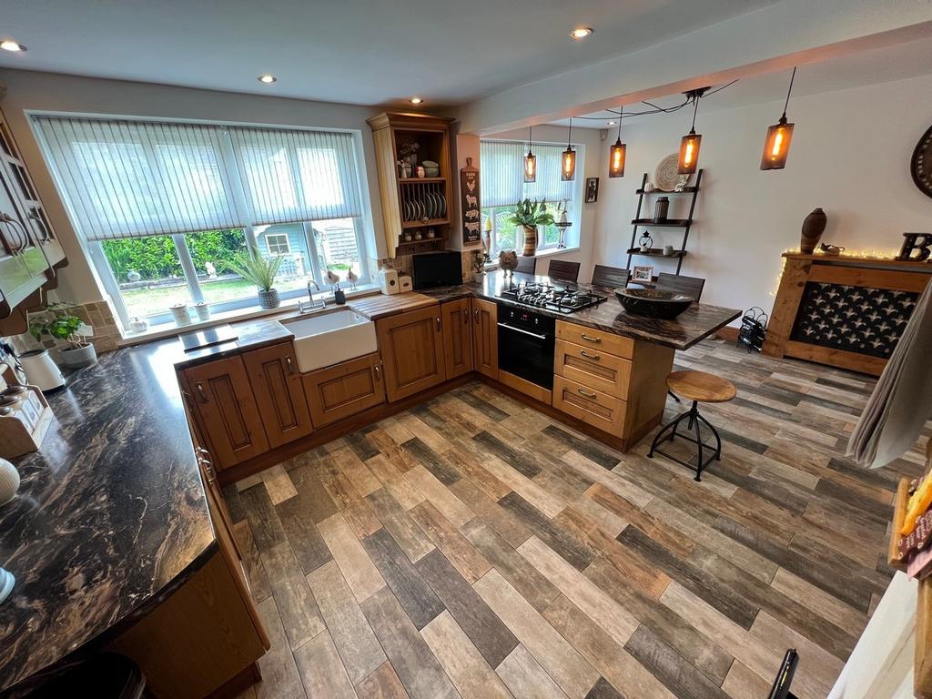 Llwynypia Road Tonypandy - Tonypandy 4 bed semi-detached house - £385,000