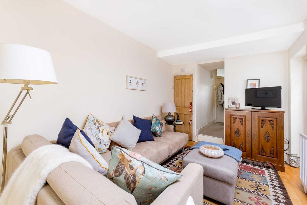 Bolingbroke Grove, Clapham, SW11 2 bed flat - £2,167 pcm (£500 pw)