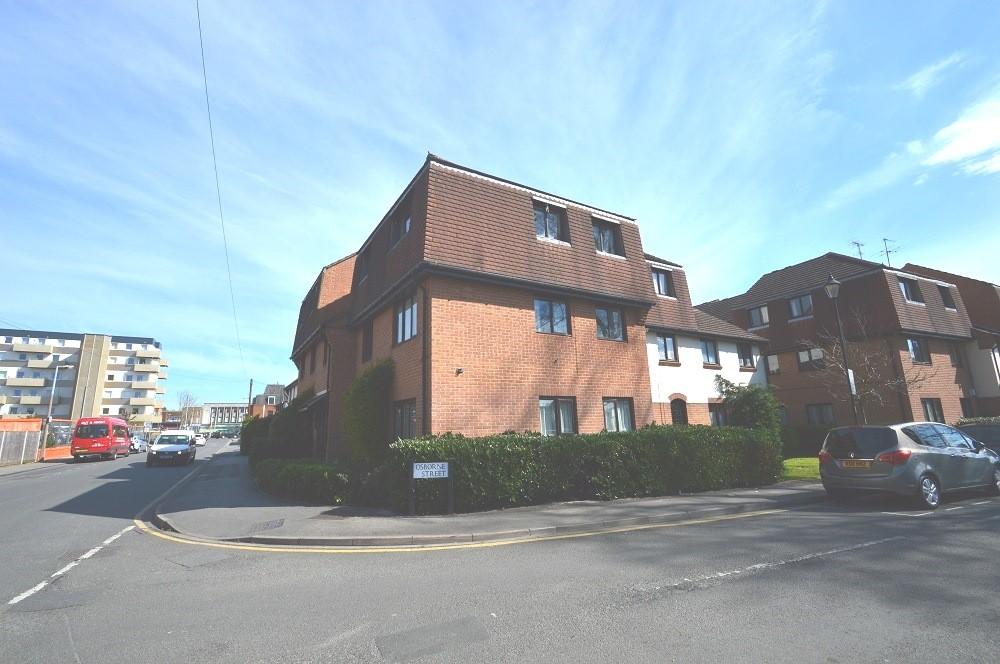 Church Street, Slough, Berkshire, SL1 Studio - £900 pcm (£208 pw)