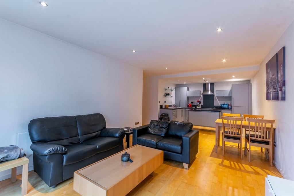 One Fletcher Gate, Adams Walk... 2 bed apartment - £1,200 pcm (£277 pw)
