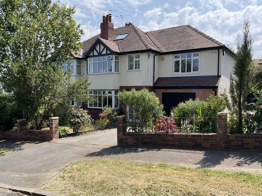 Becketts Park Crescent, Headingley... 6 bed semi-detached house - £560,000