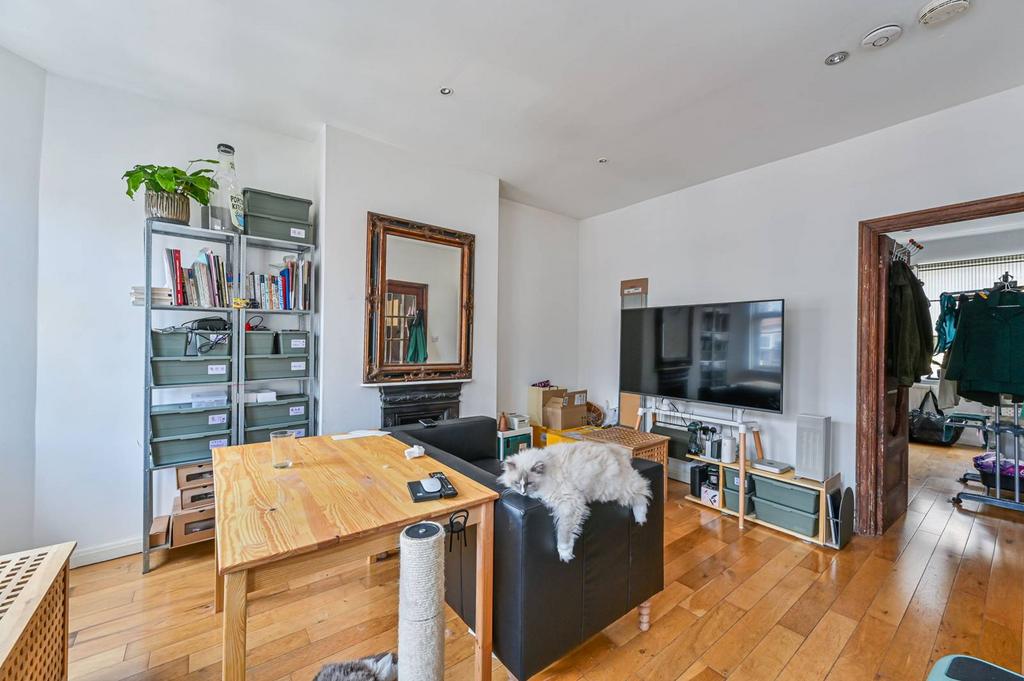 Streatham Green, Streatham, London, SW16 1 bed flat - £1,475 pcm (£340 pw)