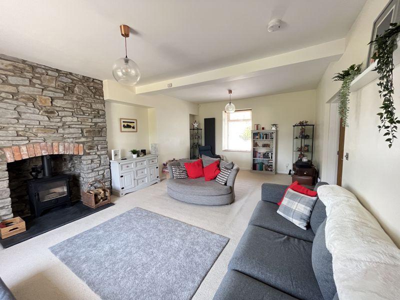 Dyfodwg House Main Road Cross Inn Cf72 8az 5 Bed Detached House For