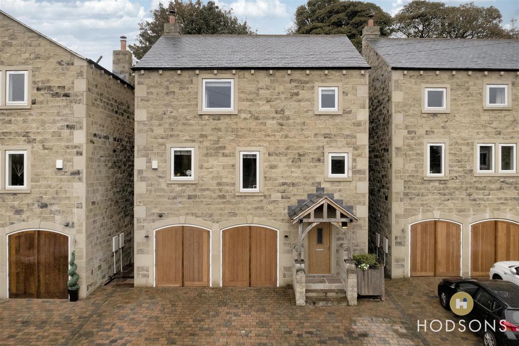 Hill Top Road, Wakefield WF2 4 bed detached house - £675,000