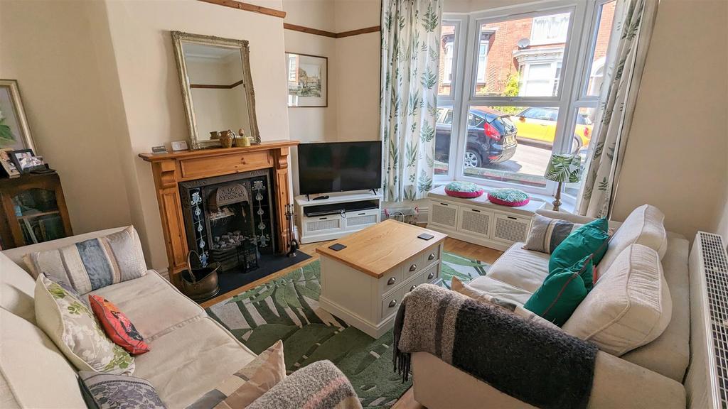 Hunter House Road, Hunters Bar... 3 bed terraced house - £995 pcm (£230 pw)