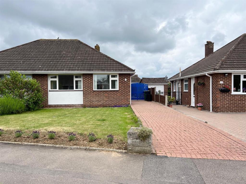 Trevor Drive, Maidstone 2 bed semi-detached bungalow - £1,250 pcm (£288 pw)