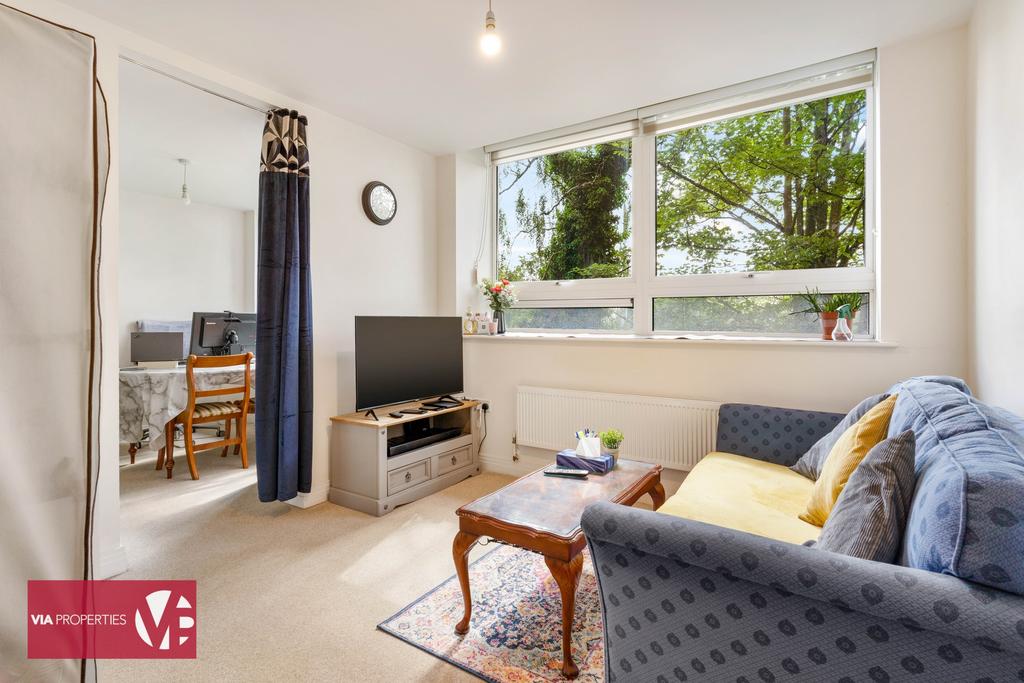 Skyline House, Swingate, Stevenage SG1 1 bed flat for sale - £180,000