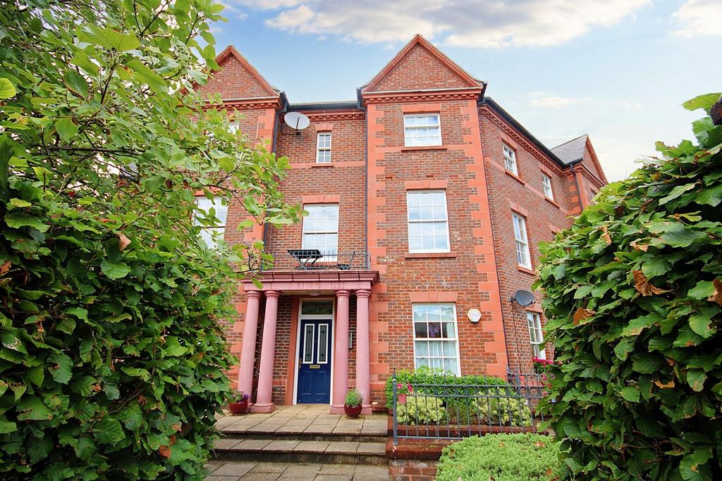 Pewterspear Green Road, Appleton... 2 bed apartment - £850 pcm (£196 pw)