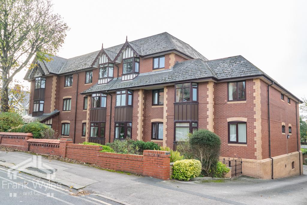 65 Woodlands Road, Lytham St Annes... 1 bed flat - £69,000