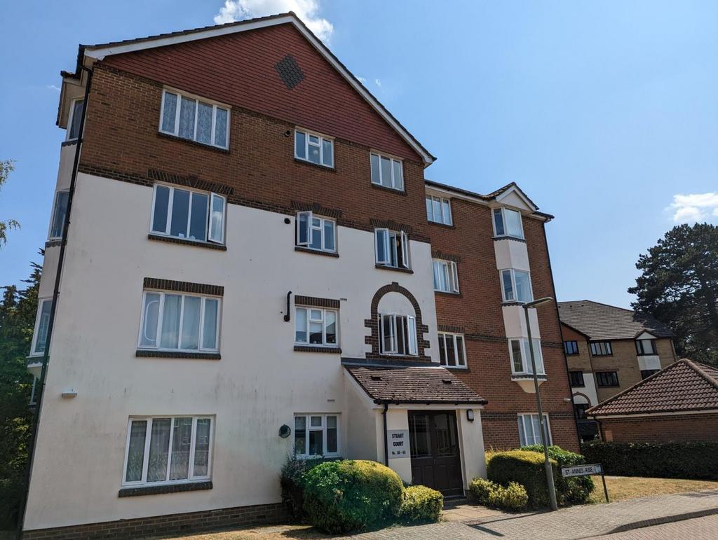 St Annes Rise, Redhill 1 bed apartment - £1,200 pcm (£277 pw)