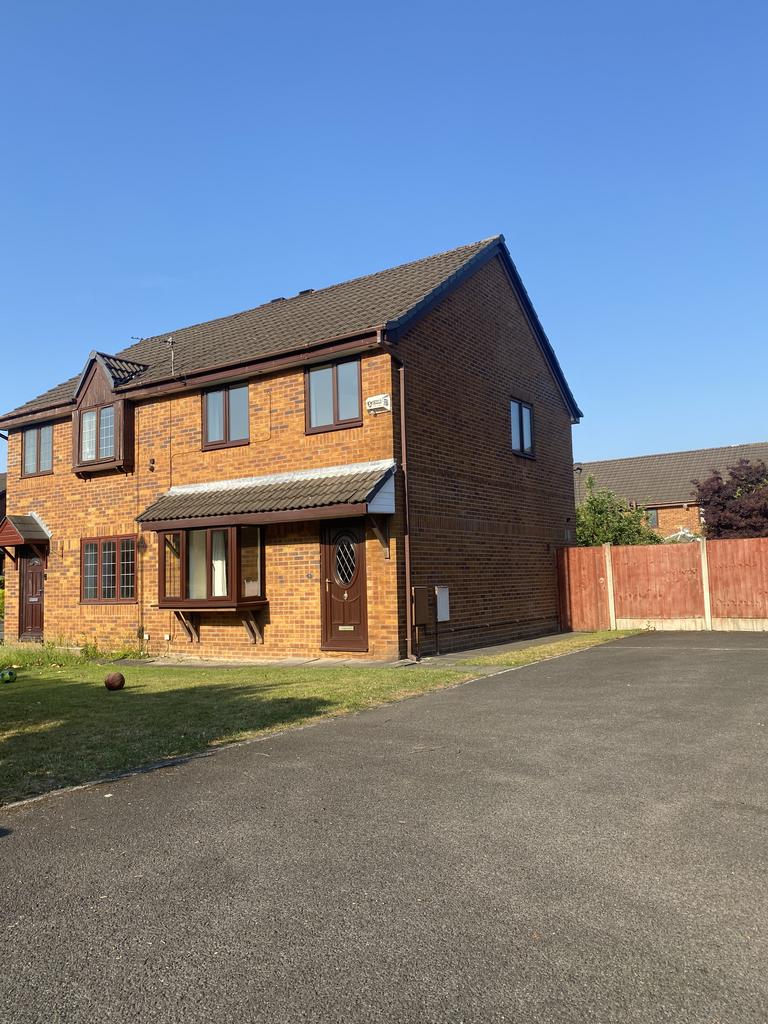 Chevron Close, Rochdale OL11 3 bed semi-detached house - £950 pcm (£219 pw)