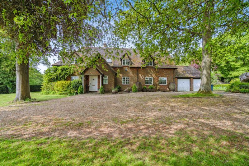 The Lee, Great Missenden HP16 3 bed detached house - £1,500,000