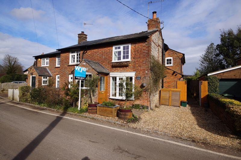 Oxford Street, Lee Common HP16 3 bed semi-detached house - £725,000