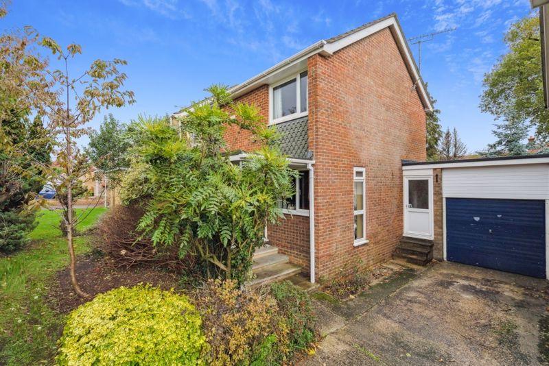 Allen Drive, Walters Ash HP14 3 bed detached house - £550,000