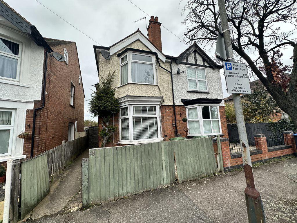 LANCASTER ROAD RUGBY 3 bed semi-detached house - £1,150 pcm (£265 pw)