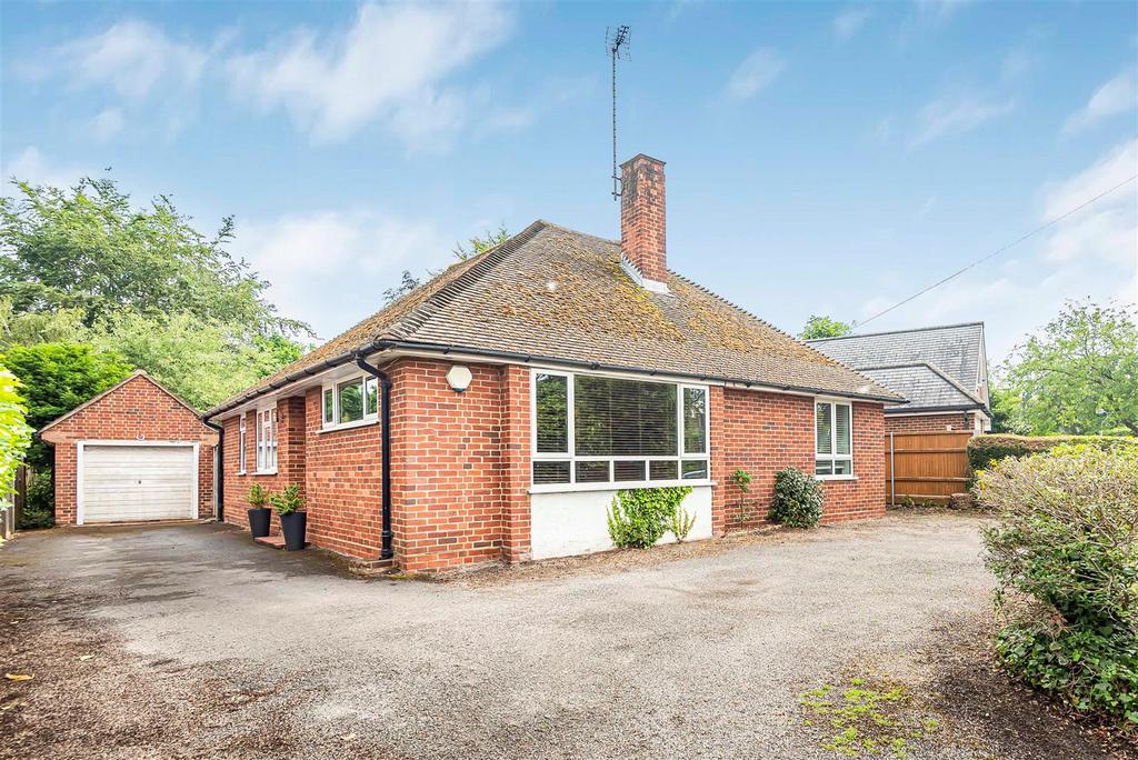 Woodcote Road, Caversham Heights, Reading 3 bed detached bungalow for ...