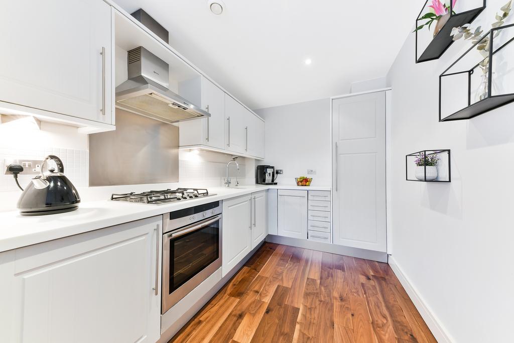 Haydons Road, SW19 2 bed flat - £2,000 pcm (£462 pw)