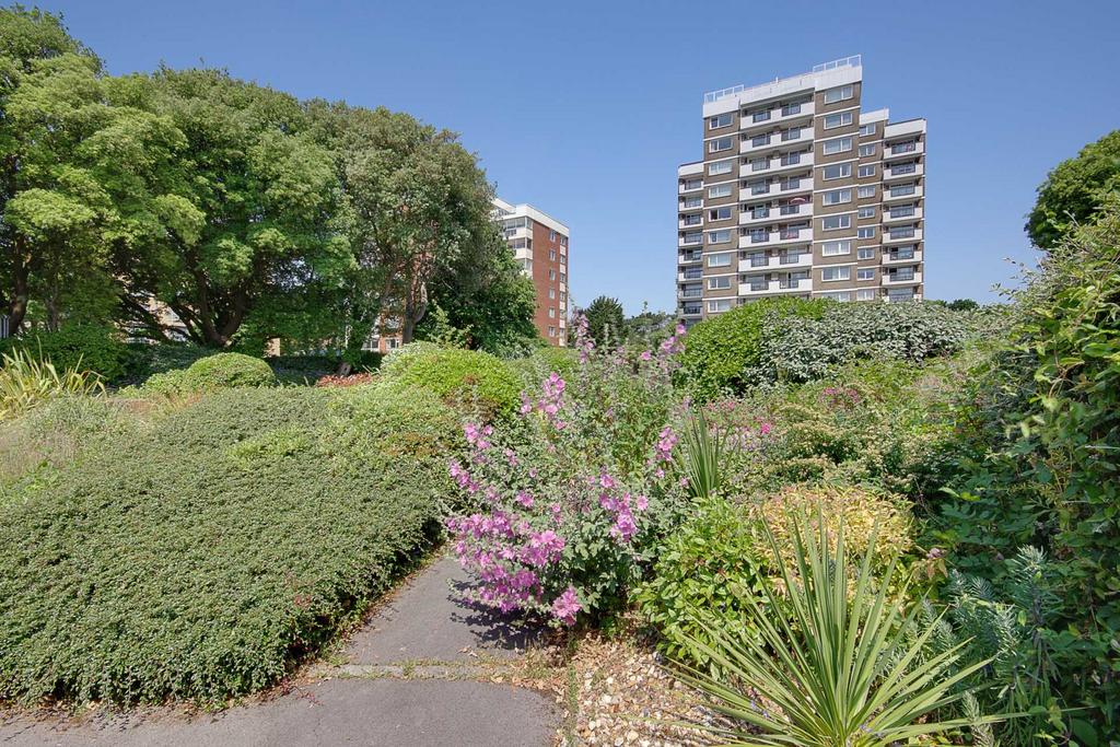 Manor Road, Bournemouth BH1 2 bed flat - £350,000