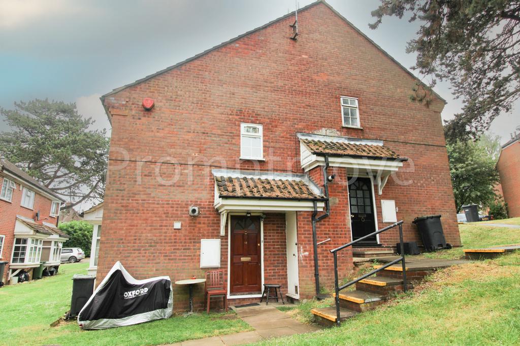 Somersby Close Luton LU1 3XB 2 bed end of terrace house - £1,200 pcm (£ ...