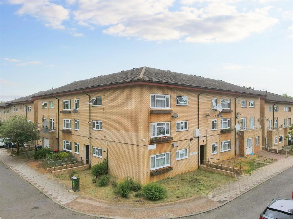 Cleavers Avenue, Conniburrow, Milton Keynes 1 bed flat for sale - £135,000